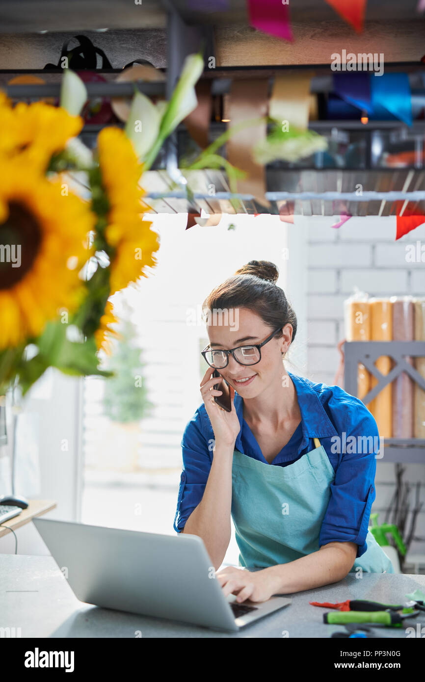 Mobile shop keeper hi-res stock photography and images - Alamy