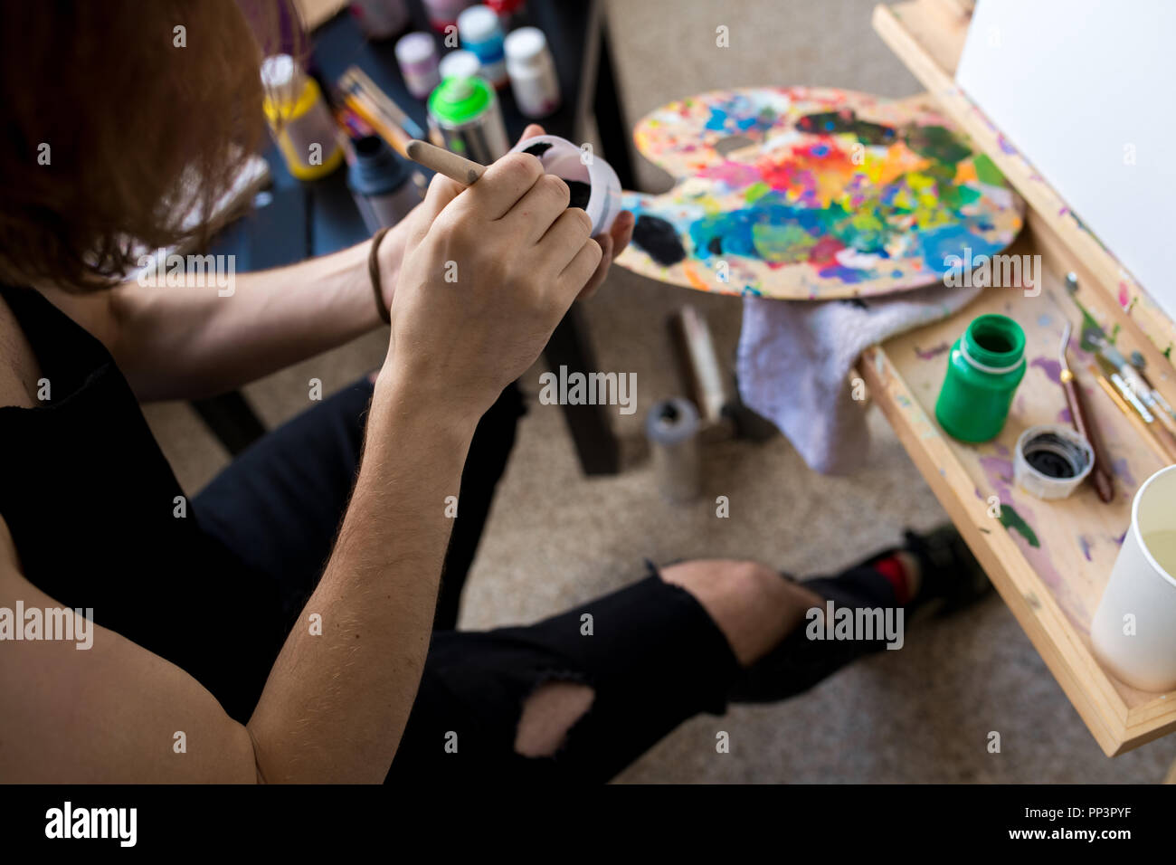 Mixing colors hi-res stock photography and images - Alamy