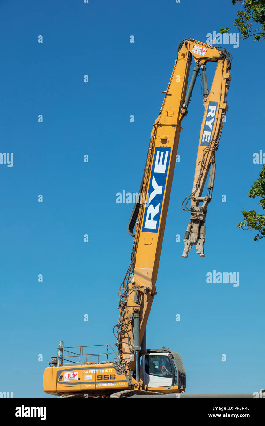 High reach equipment hi-res stock photography and images - Alamy