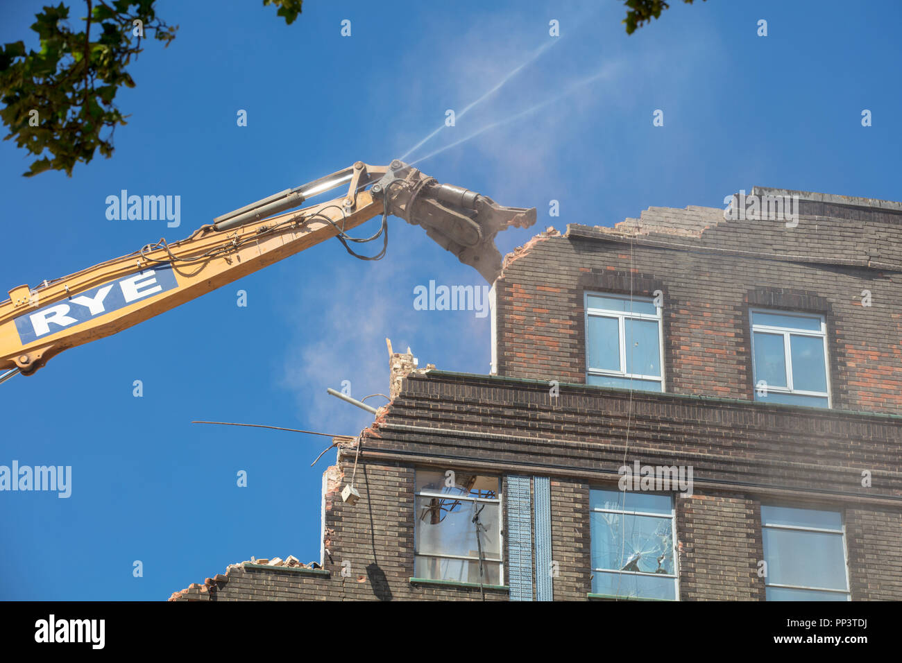High reach equipment hi-res stock photography and images - Alamy