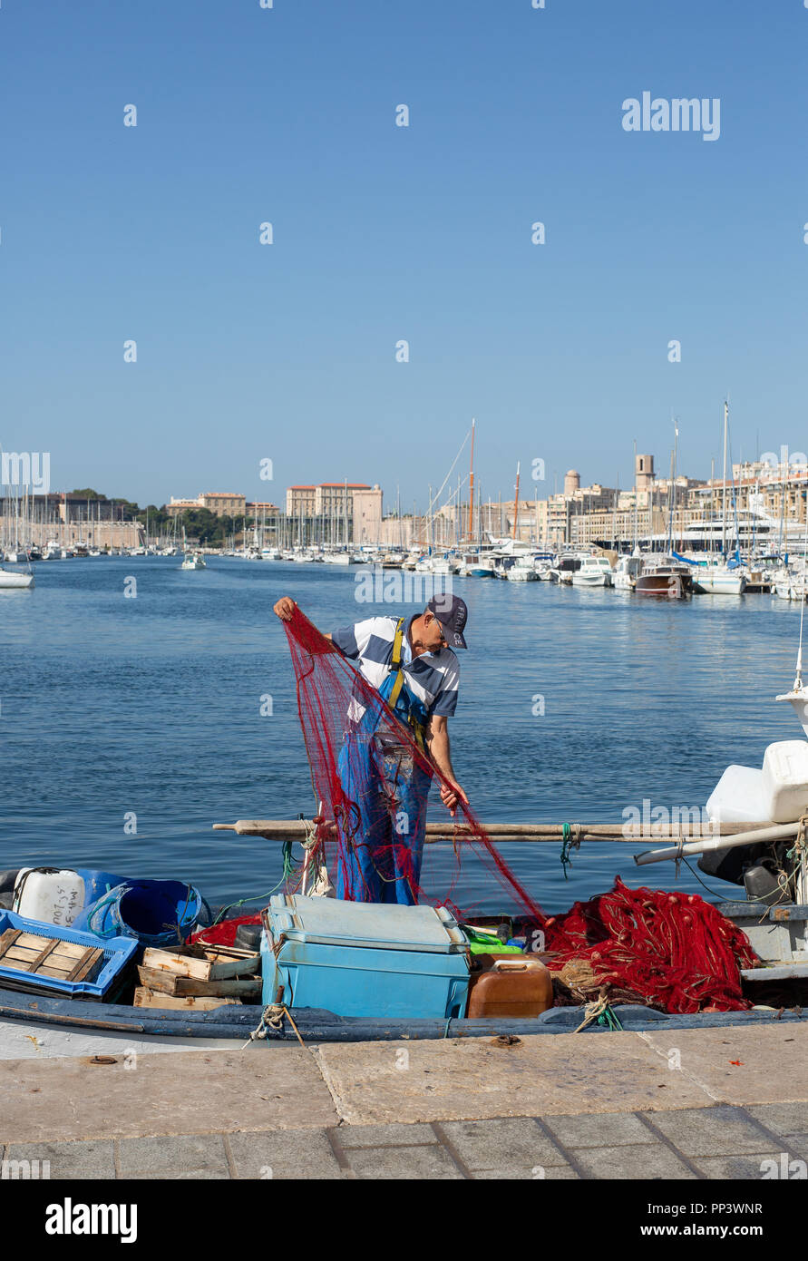 Preparing nets hi-res stock photography and images - Alamy