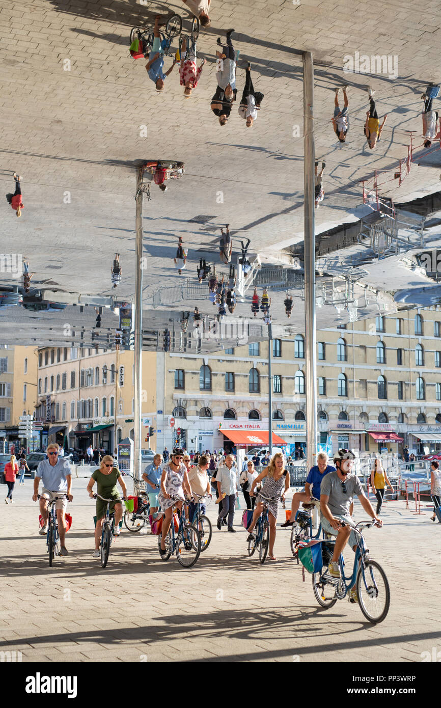 L'Ombrière de Norman Foster, Vieux Port, Marseille Stock Photo - Alamy