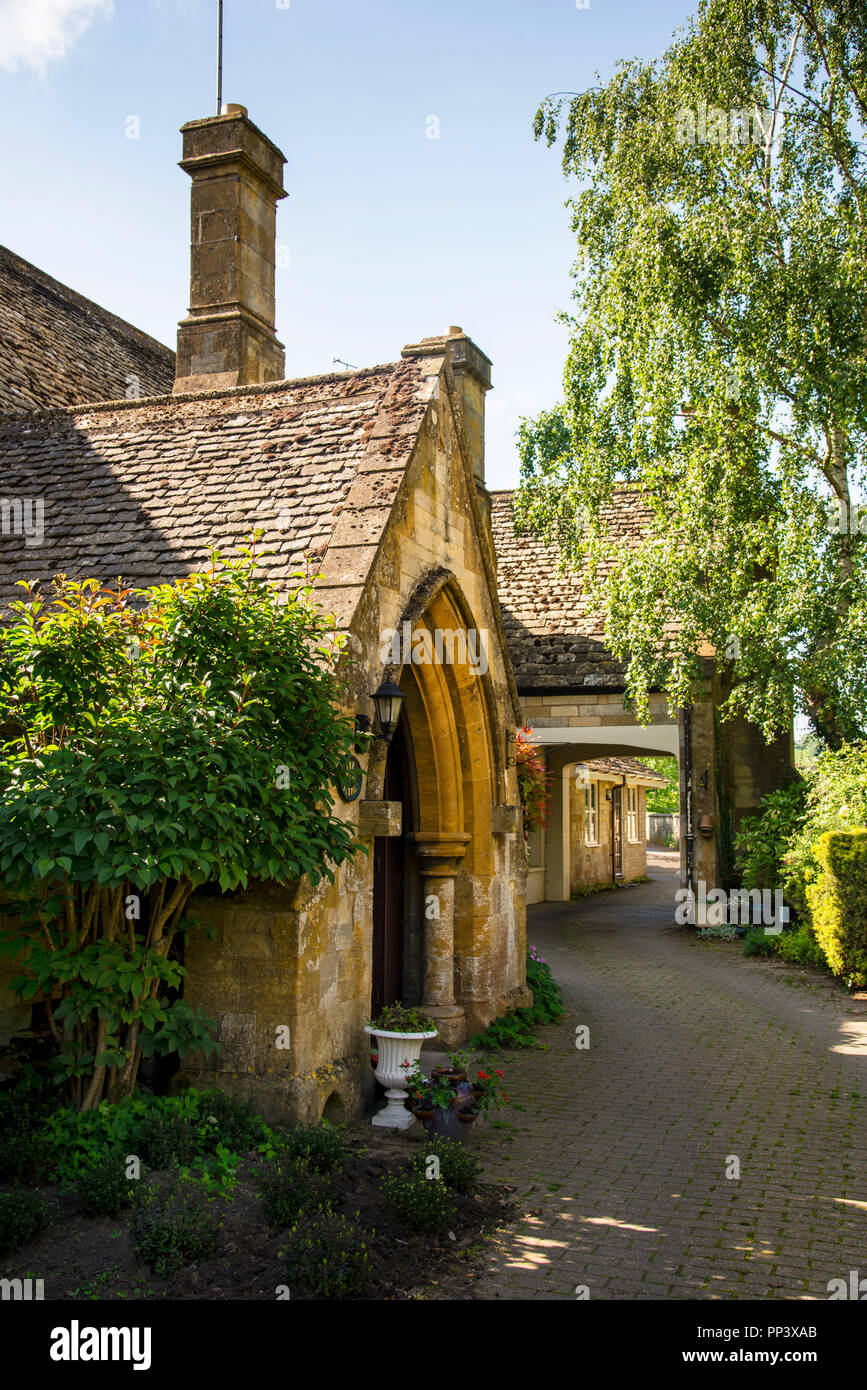 Crossed pathways hi-res stock photography and images - Alamy