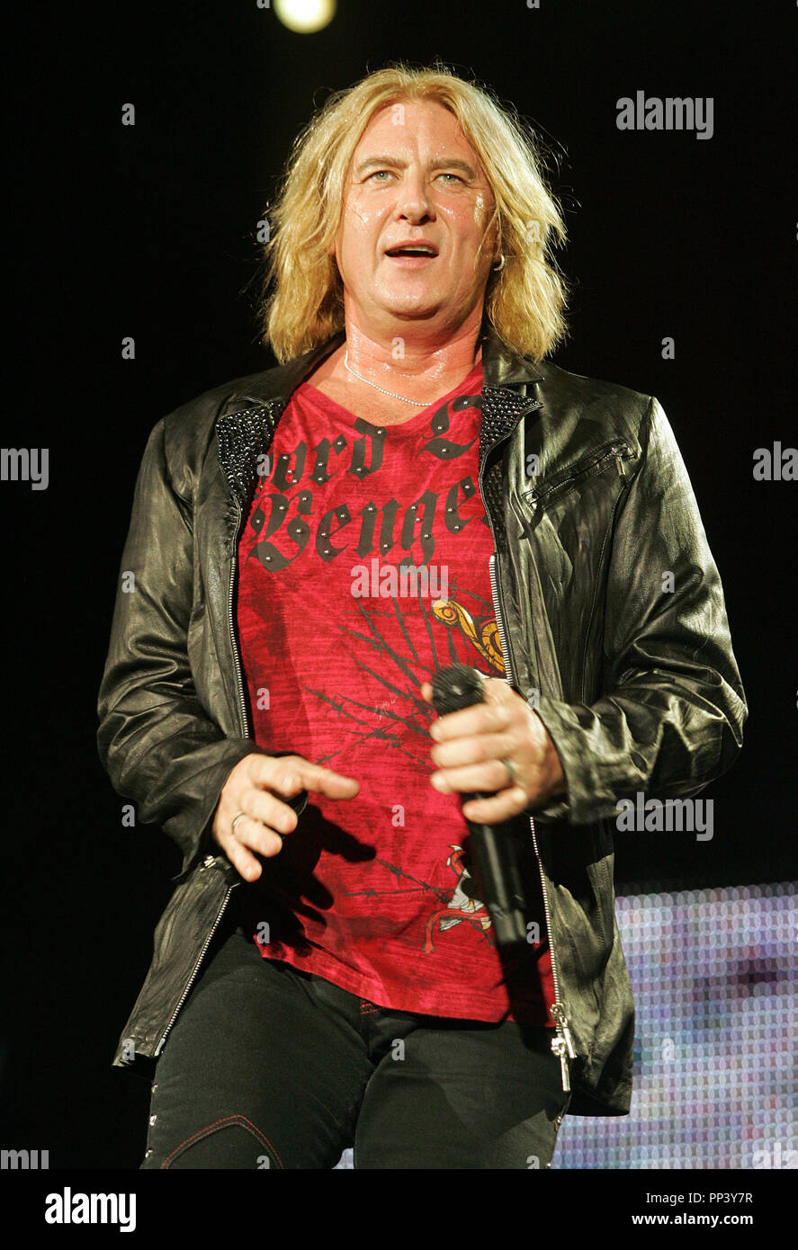 Rick savage def leppard hi-res stock photography and images - Alamy
