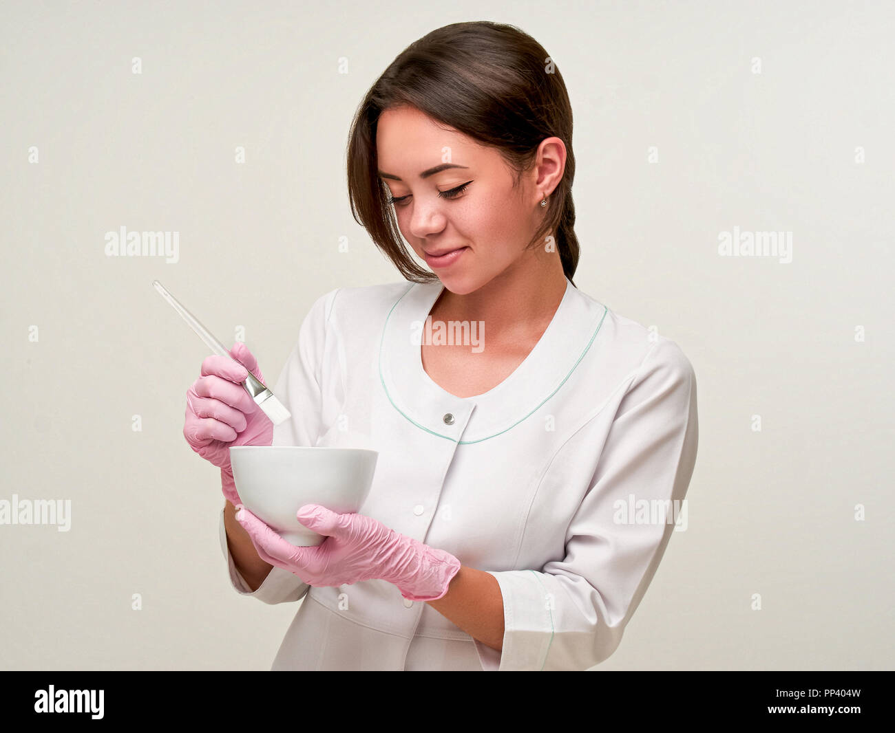 Doctor cosmetologist preparing and making mask procedures. Mask ...