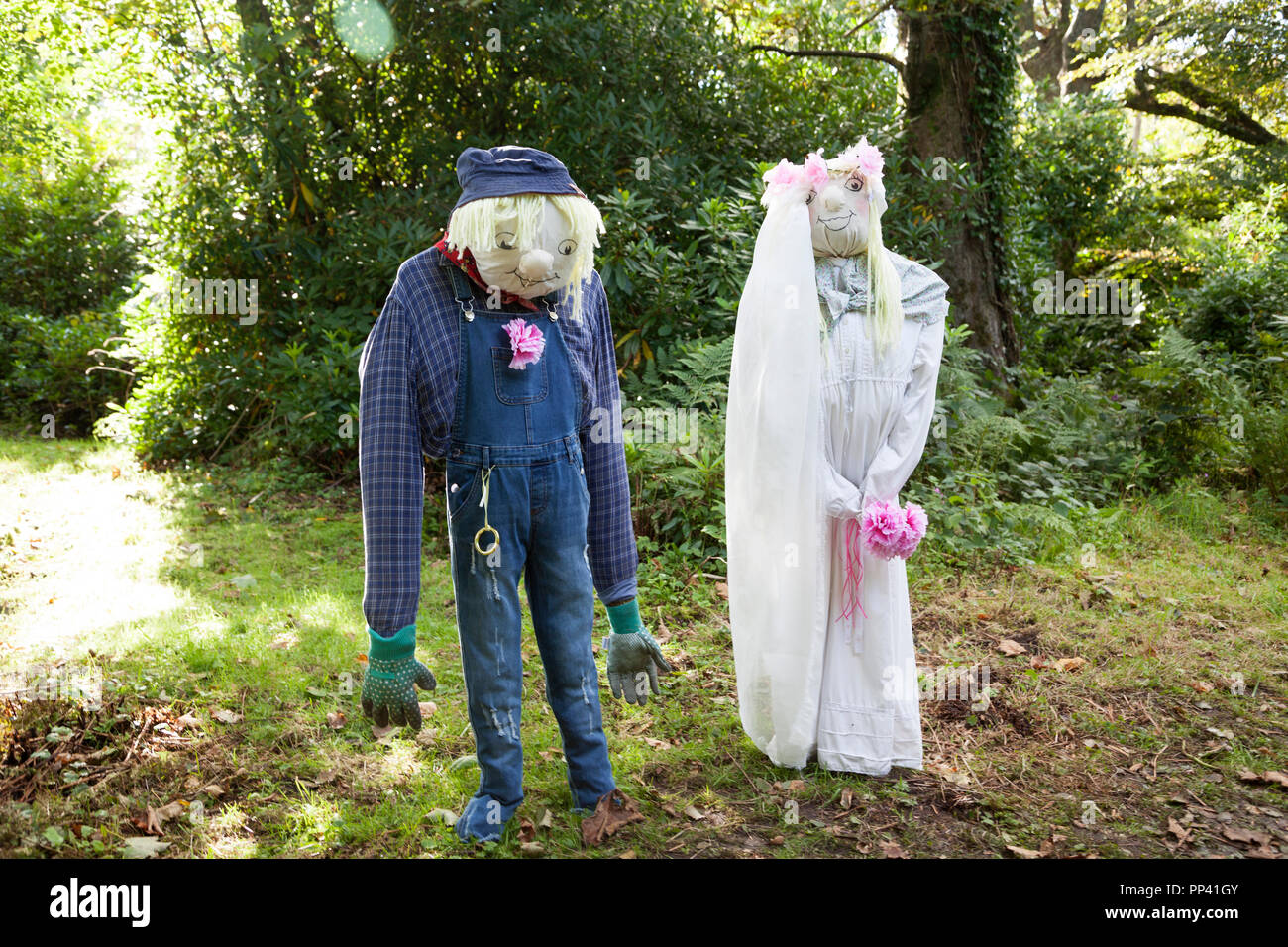 Two scarecrows hi-res stock photography and images - Alamy