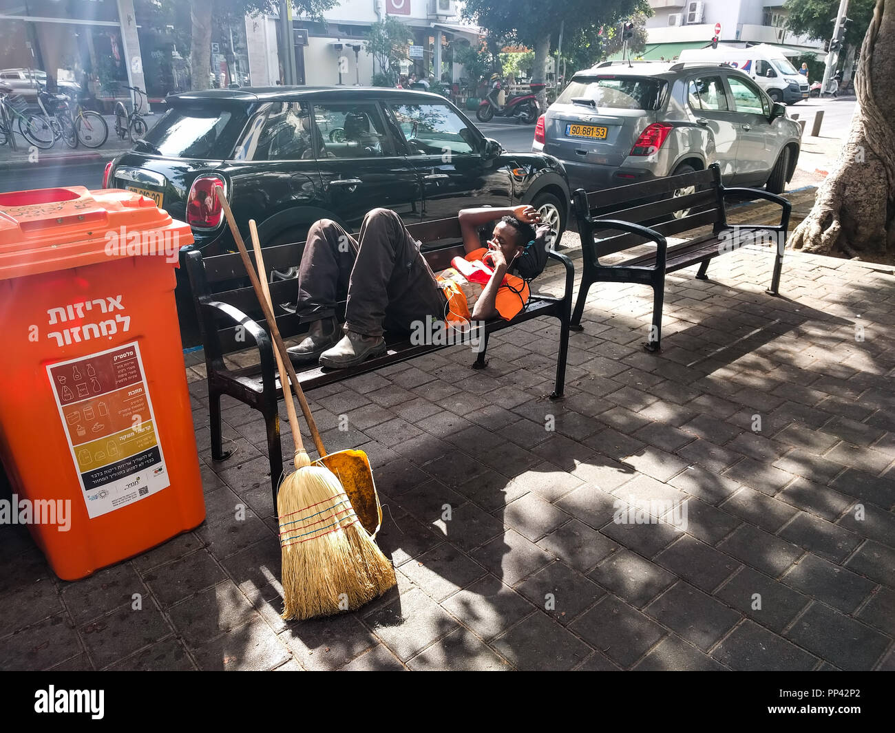 Street sweeper man hi-res stock photography and images - Alamy