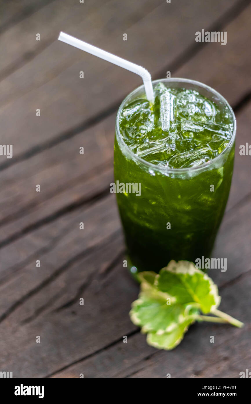 Cool green lemon tea on healthy organic wood floor Stock Photo - Alamy