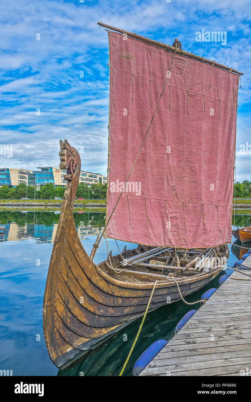 Norwegian viking longboat hi-res stock photography and images - Alamy