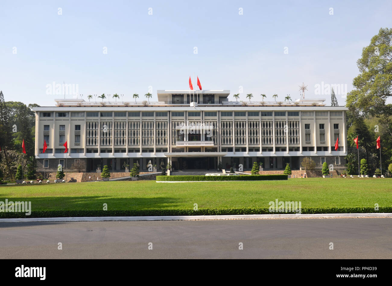 Tank reunification palace ho chi hi-res stock photography and images ...