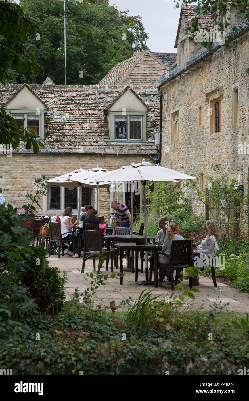 Slaughters Pub; Lower Slaughter; Cotswolds; England; UK Stock Photo - Alamy