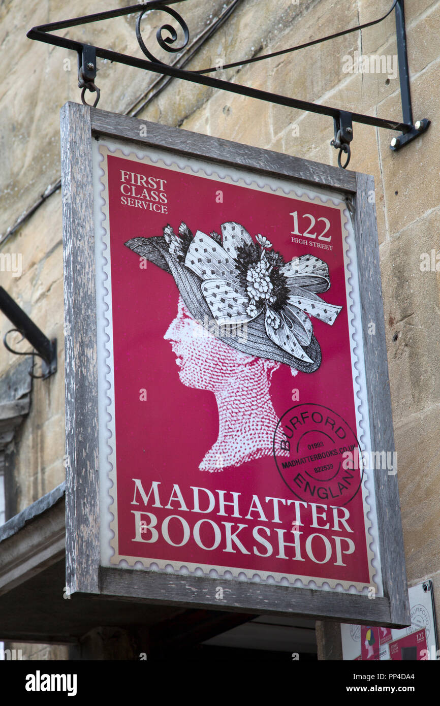 Bookshop sign hi-res stock photography and images - Alamy