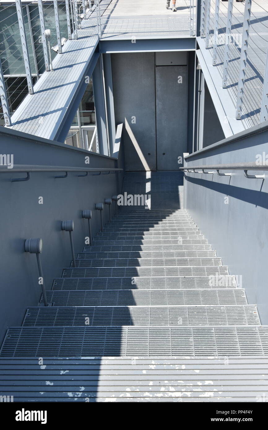 View of the Manhattan skyline as seen from the iconic High Lien aerial ...