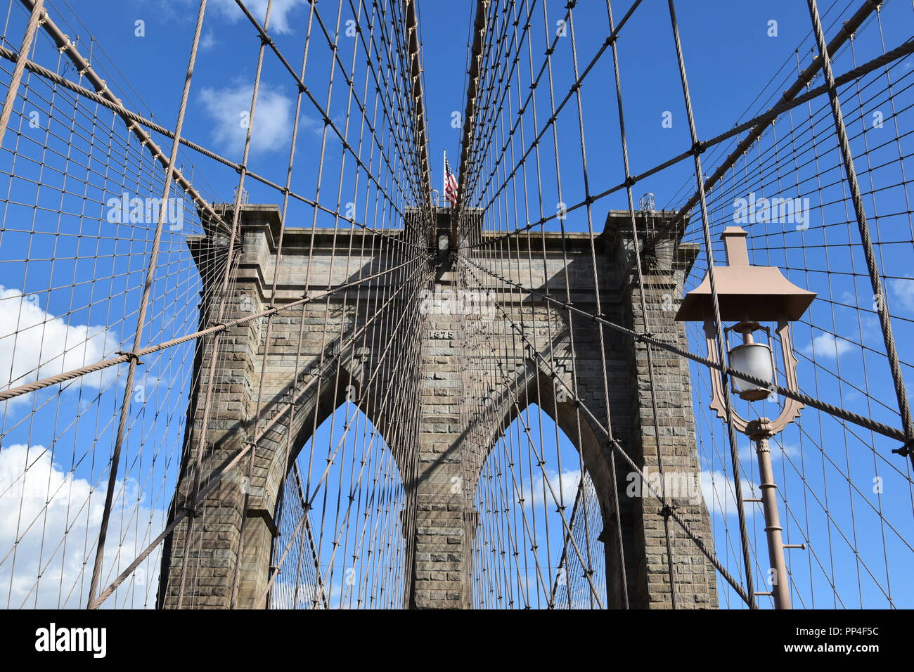The iconic Brooklyn Bridge spanning the East River between Lower ...