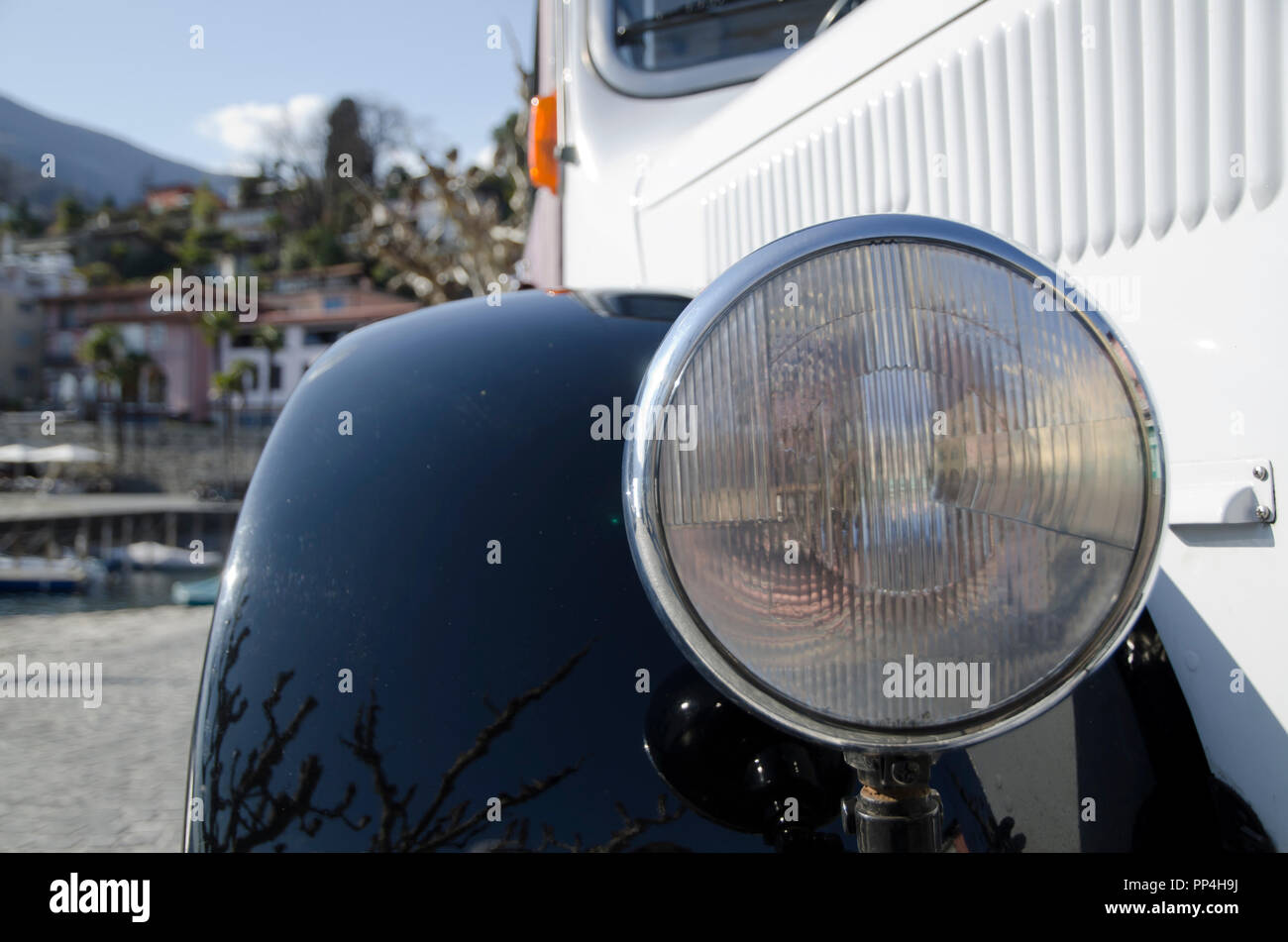 People reflected in bus hi-res stock photography and images - Alamy