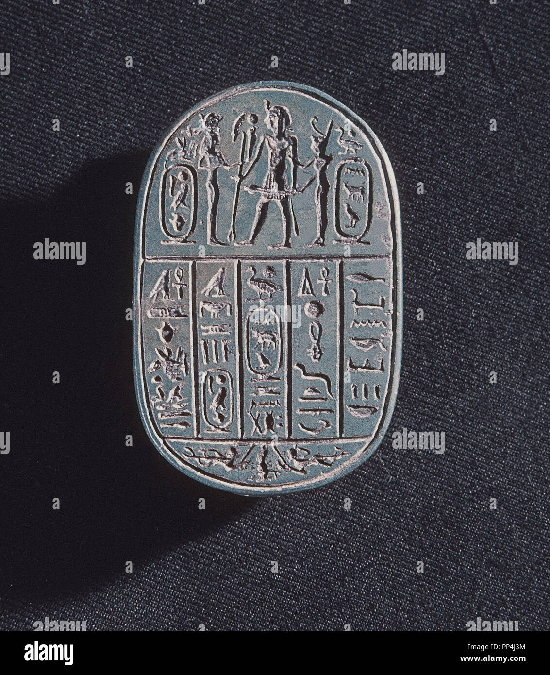 ESCARABEO-ANVERSO CON INSCRIPCION JEROGLIFICA. XXVI DINASTIA SAITA ...