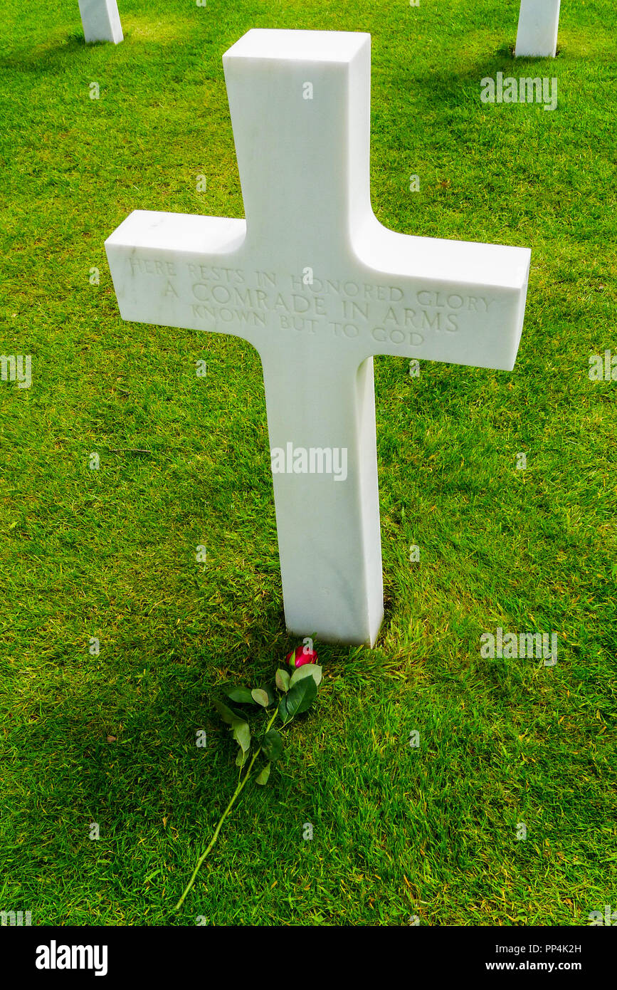 War graves white crosses normandy hi-res stock photography and images ...