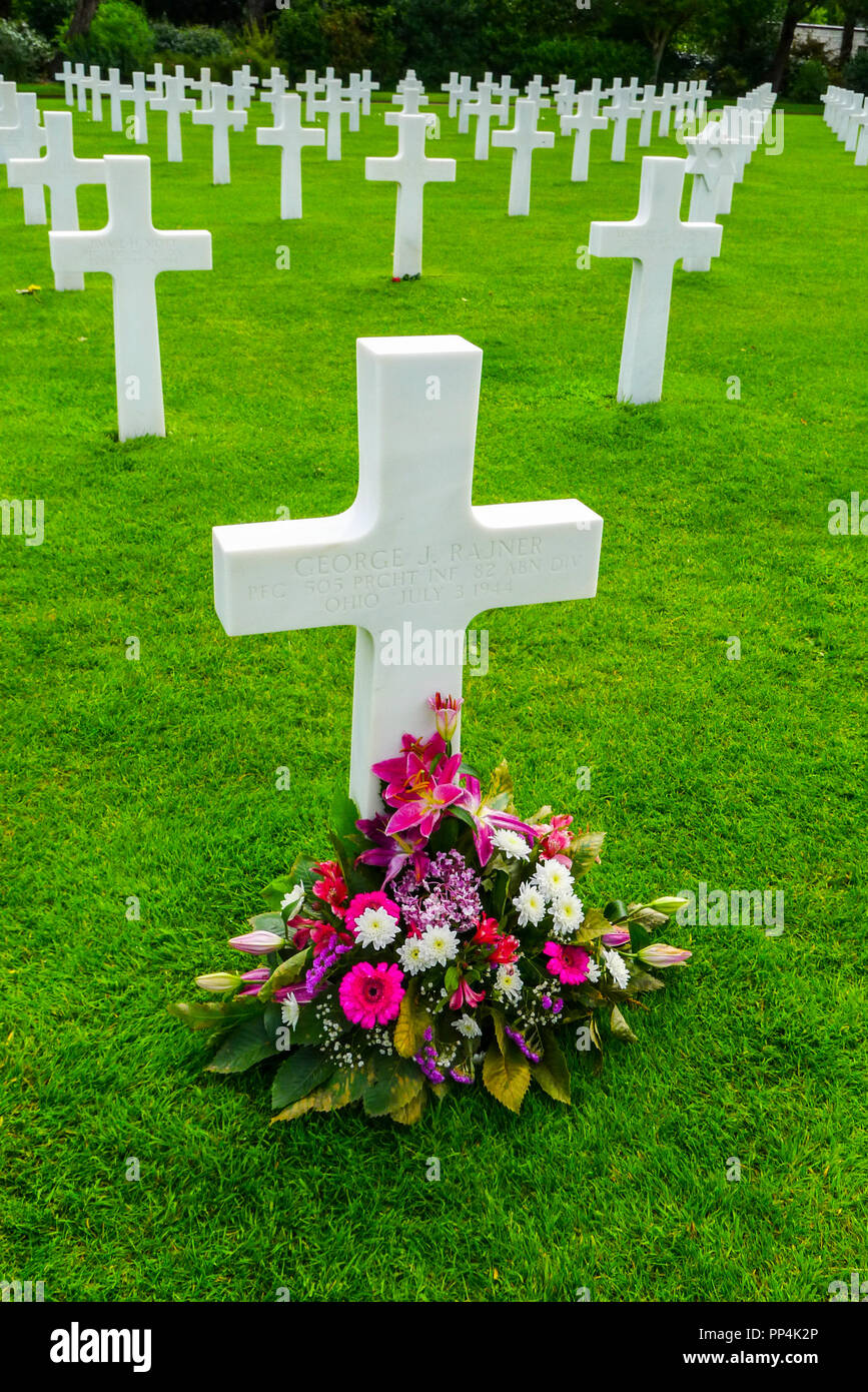 White crosses at the American Cemetery World War II memorial d-day ...