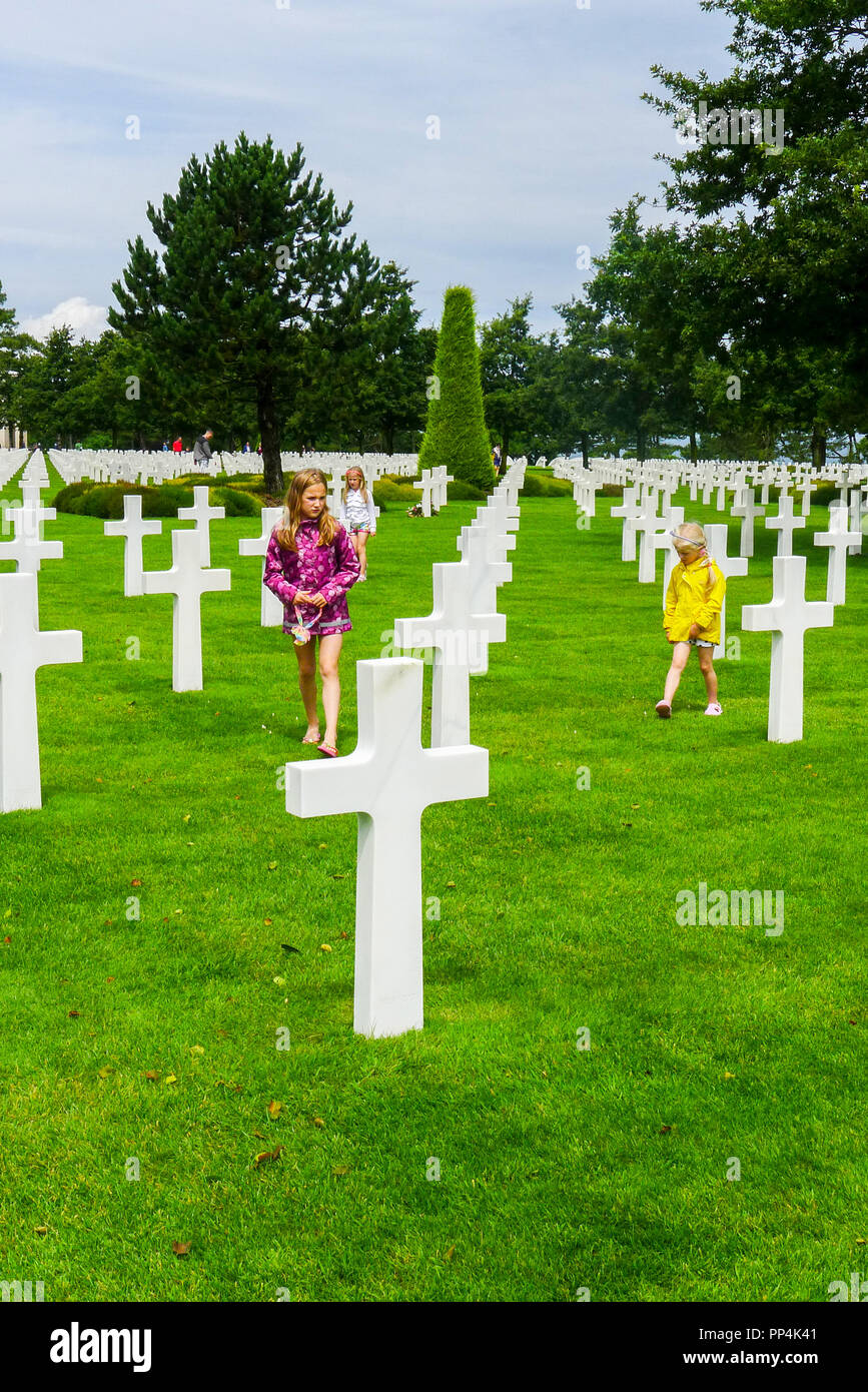 White crosses at the American Cemetery World War II memorial d-day ...