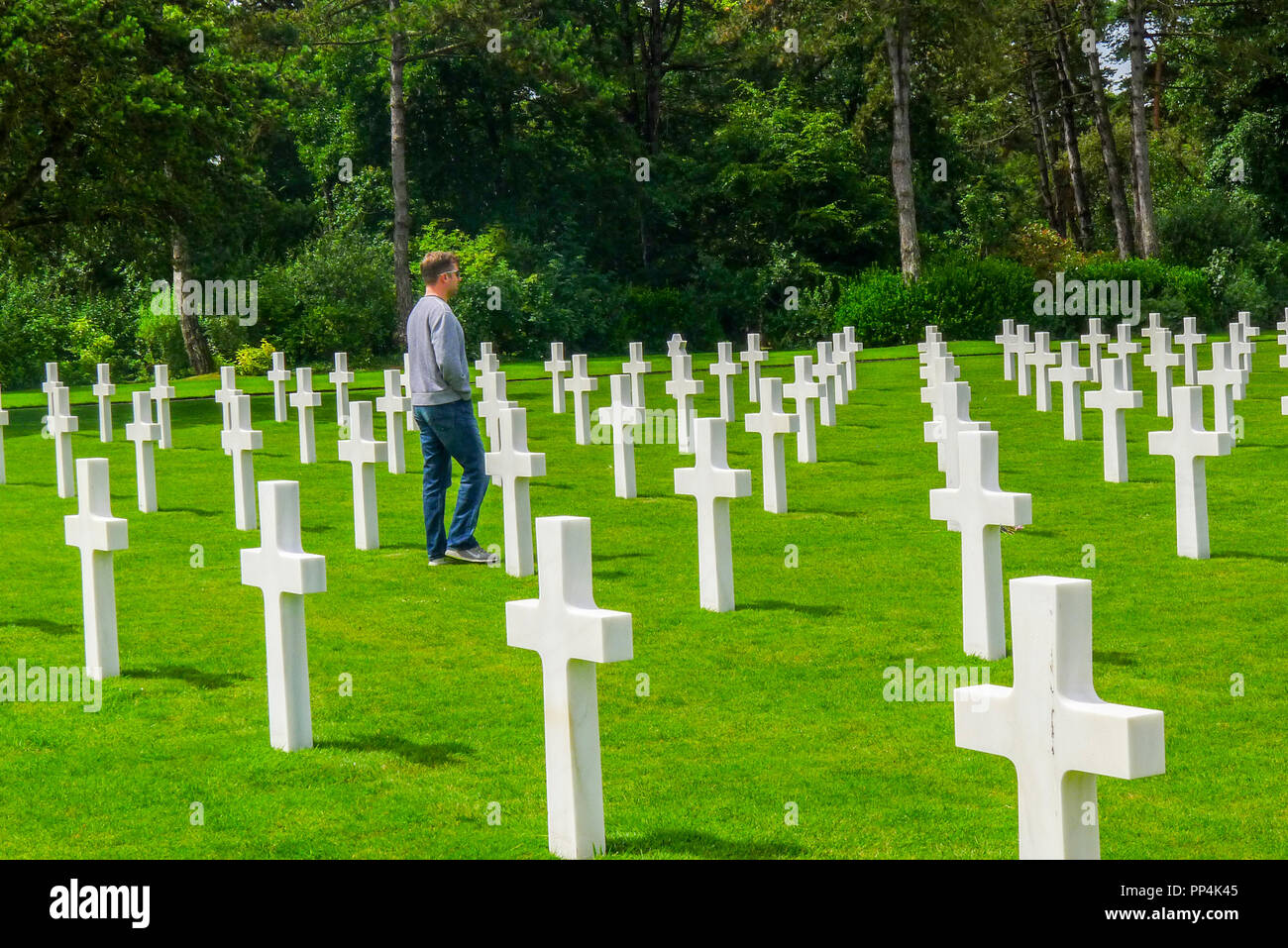 White crosses at the American Cemetery World War II memorial D-day ...