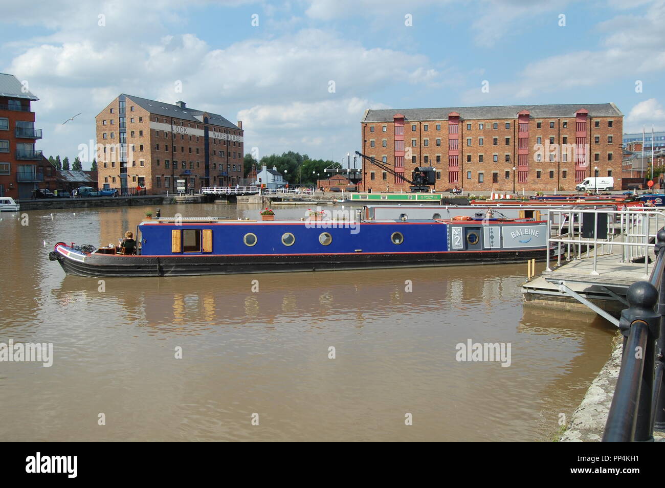 Gloucester docks canal hi-res stock photography and images - Alamy