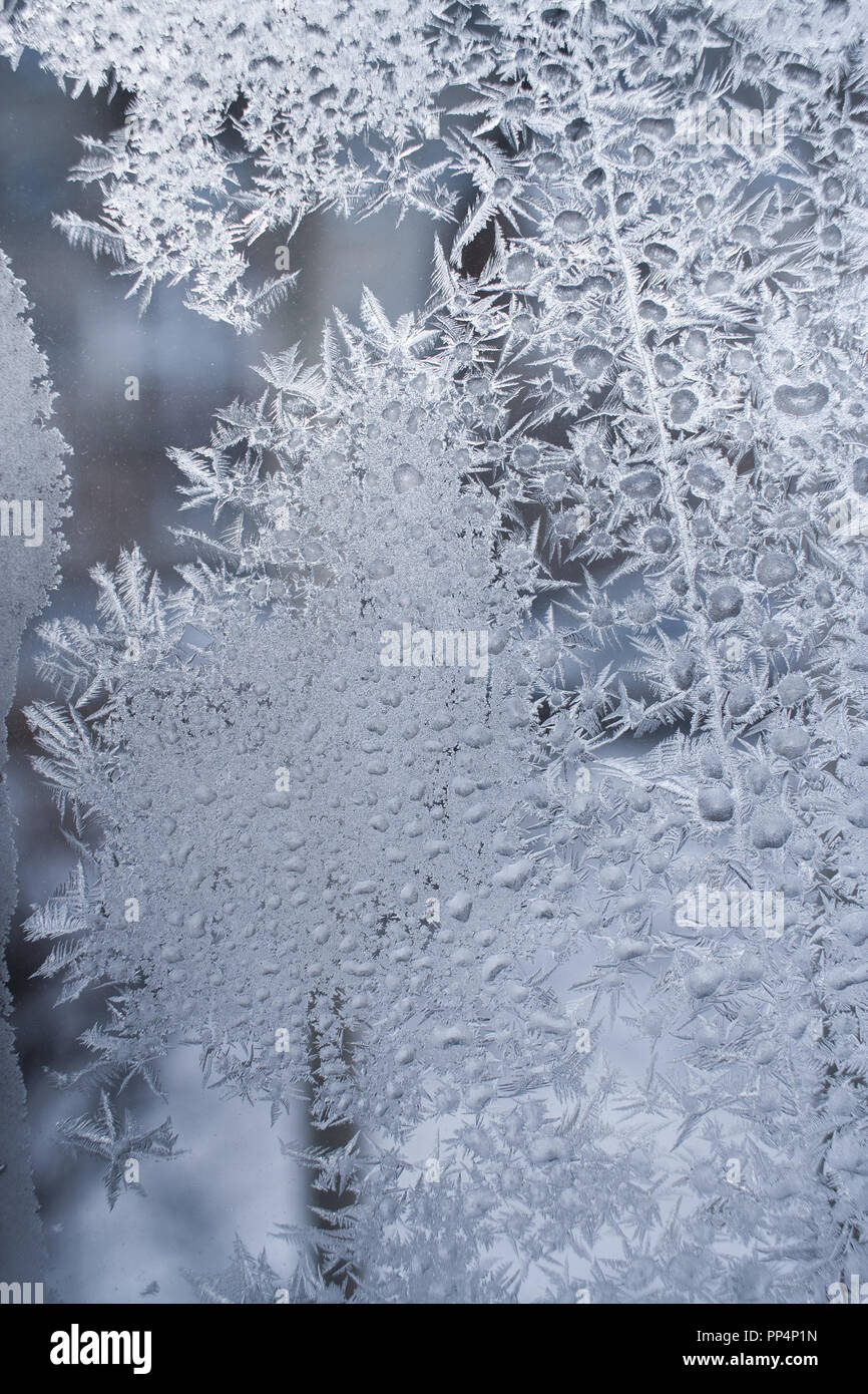 Frozen water drops hi-res stock photography and images - Alamy