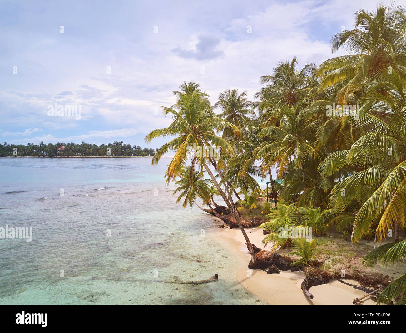 Small island beautiful ocean hi-res stock photography and images - Alamy