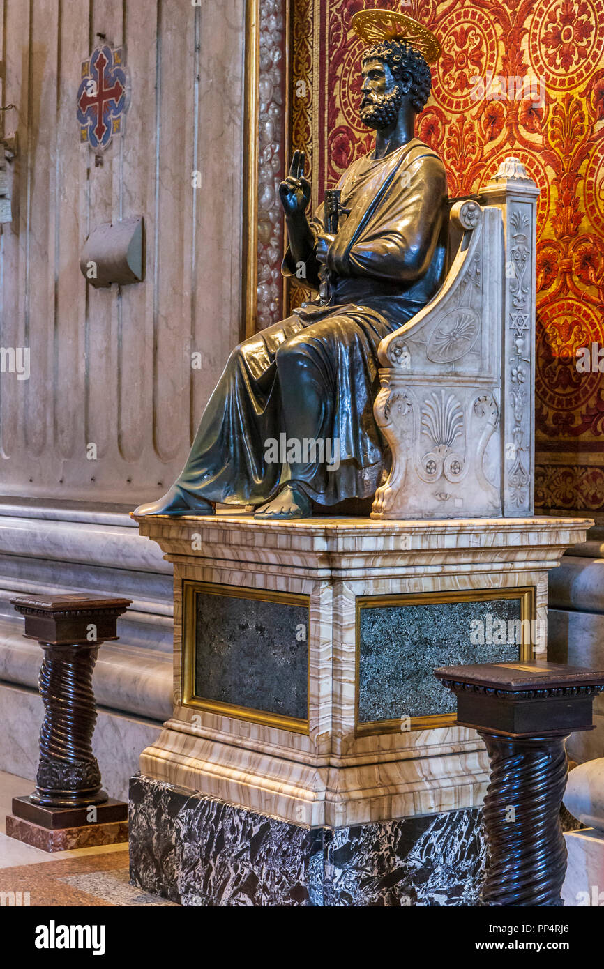 Statue of st peter hi-res stock photography and images - Alamy
