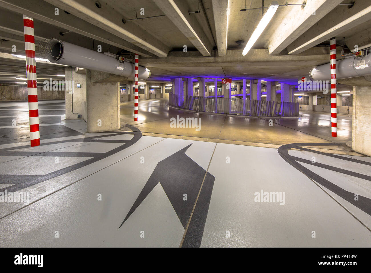 Circular ramp hi-res stock photography and images - Alamy