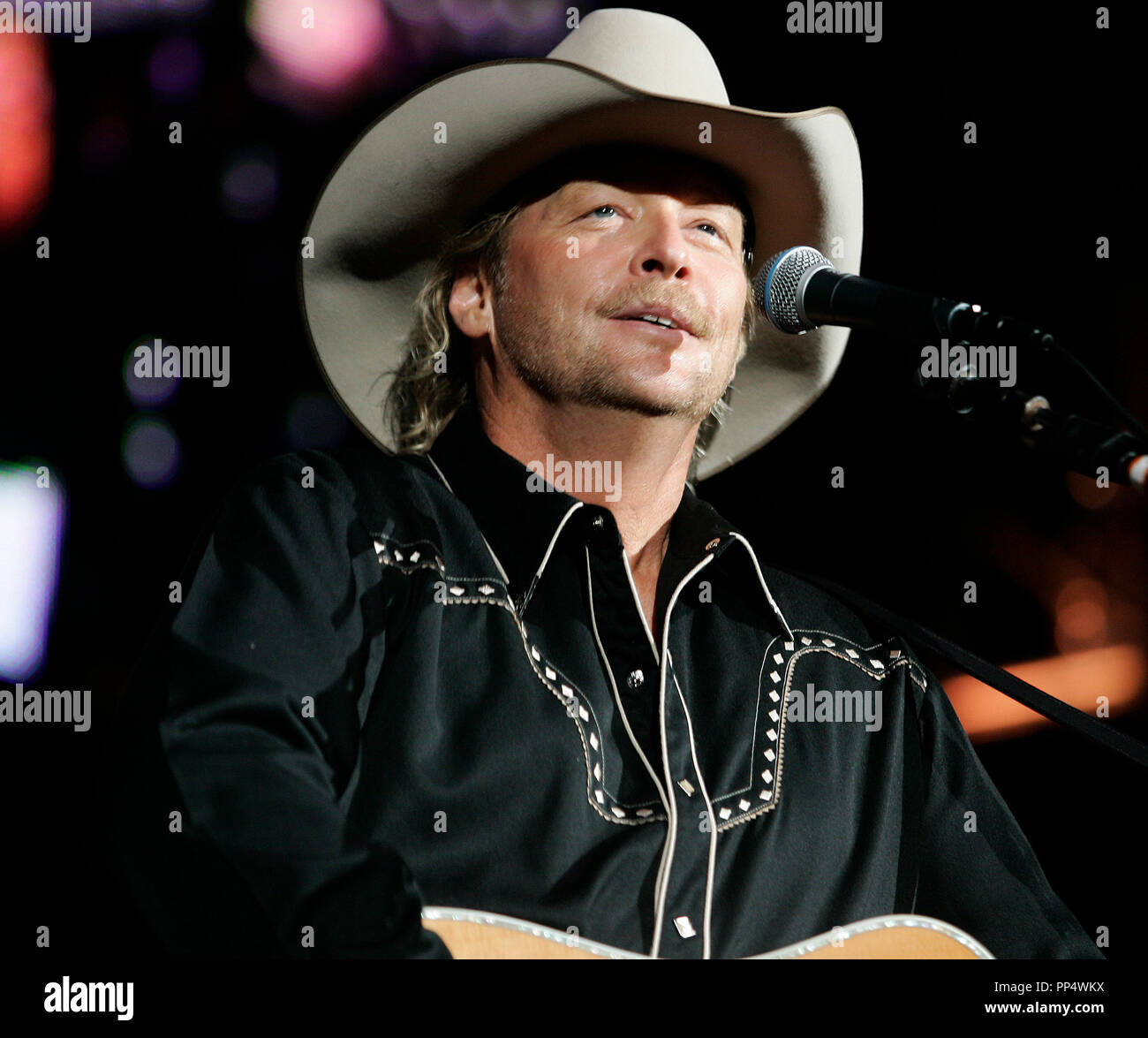 Alan Jackson performs in concert at the Sound Advice Amphitheatre in ...