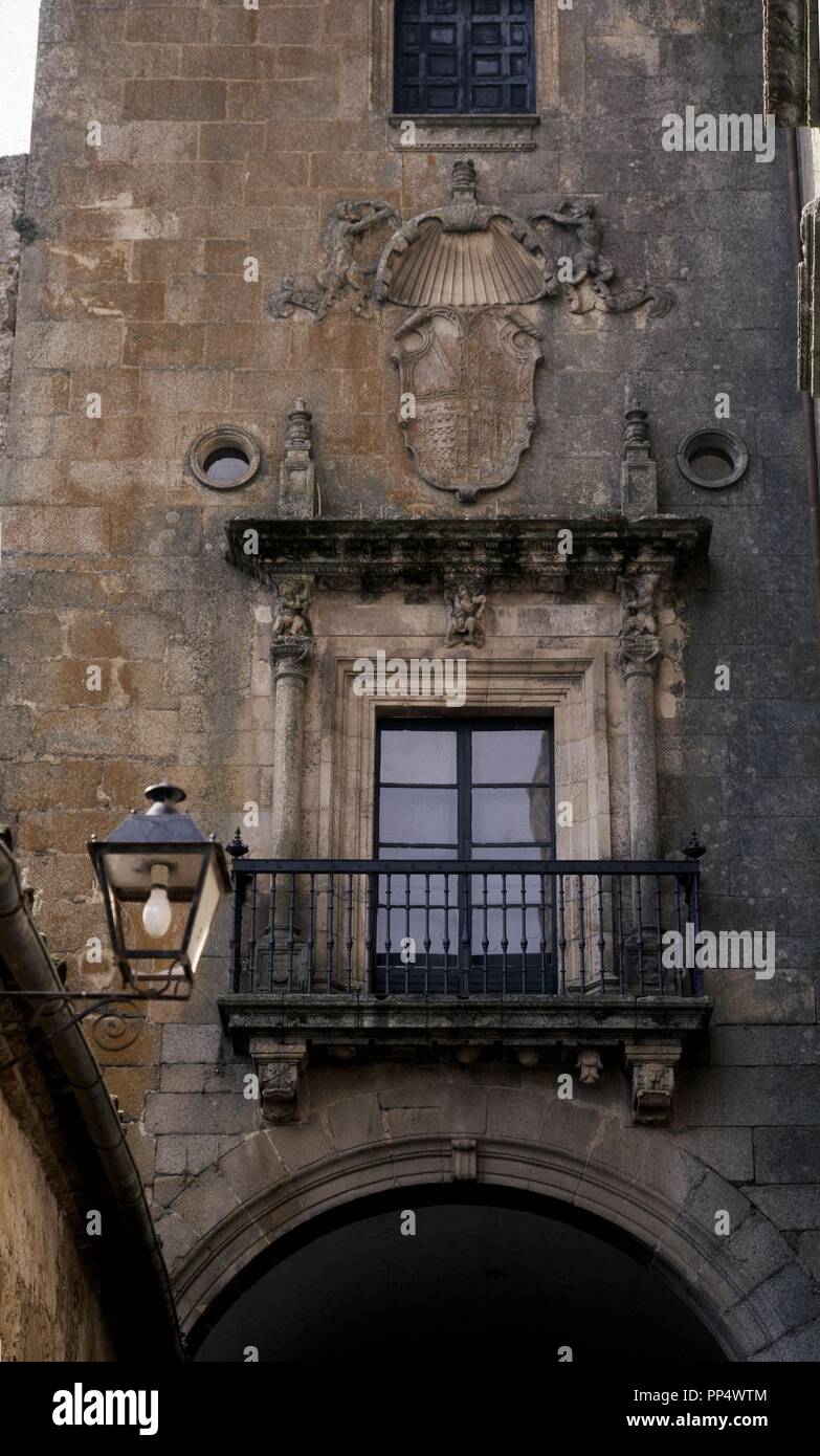 DETALLE DE LA FACHADA. Location: PALACIO MIRABEL. Plasencia. CACERES ...