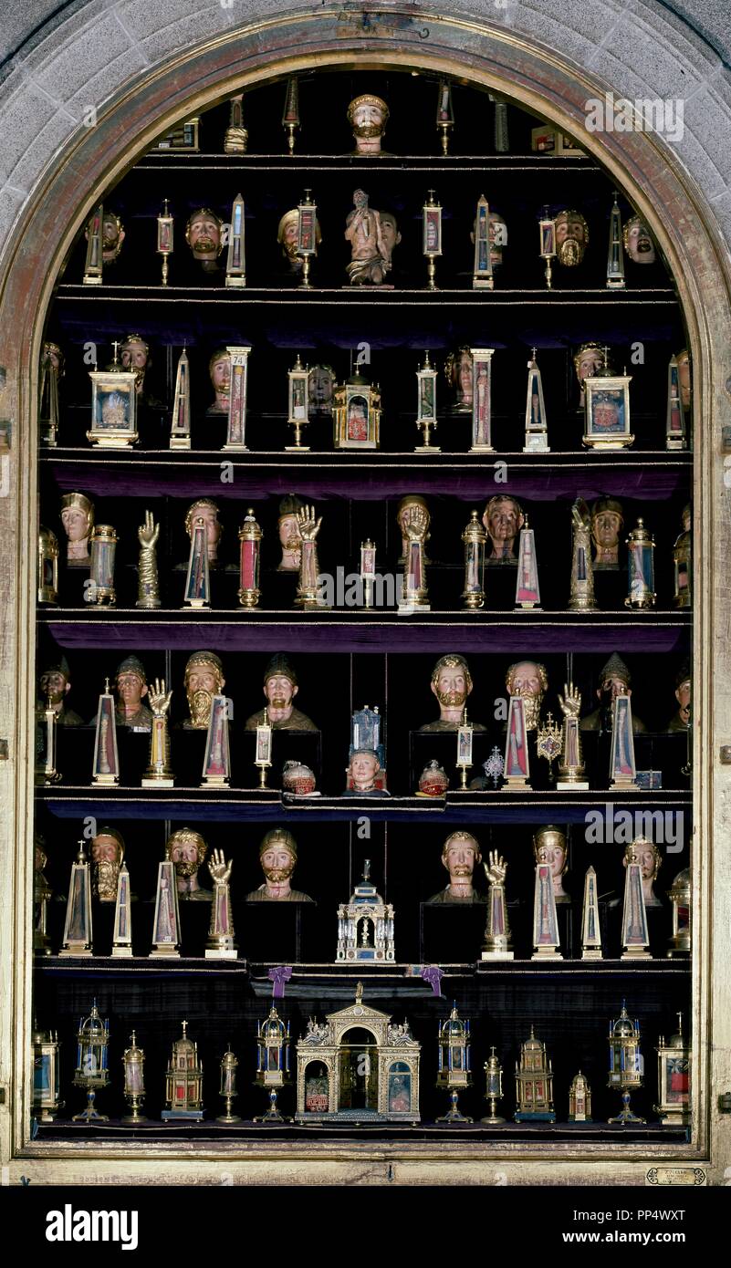 ALTAR RELICARIO ABIERTO - SIGLO XVI. Location: MONASTERIO-INTERIOR. SAN ...