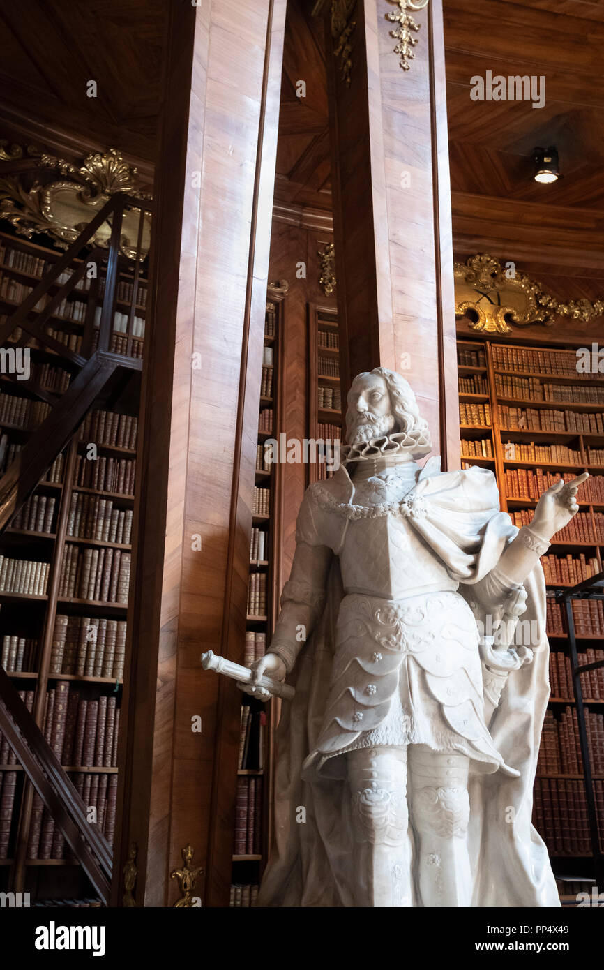 Library sculptures hi-res stock photography and images - Alamy
