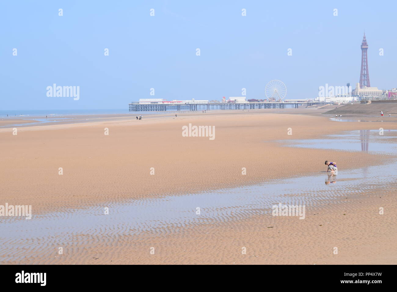 sunny day on blackpool beach Stock Photo - Alamy