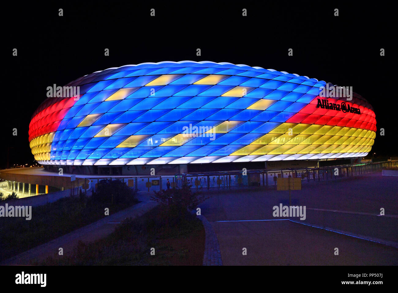 Munich, Germany. 22nd Sep, 2018. Special lighting of the ALLIANZ ARENA ...