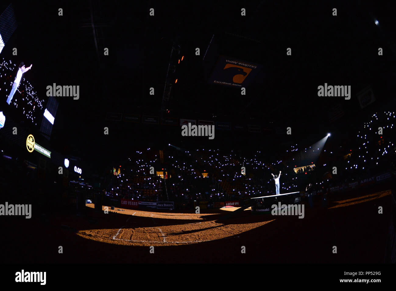 Fairfax, Virginia, USA. 22nd Sep, 2018. Singer RYAN WEAVER entertains ...