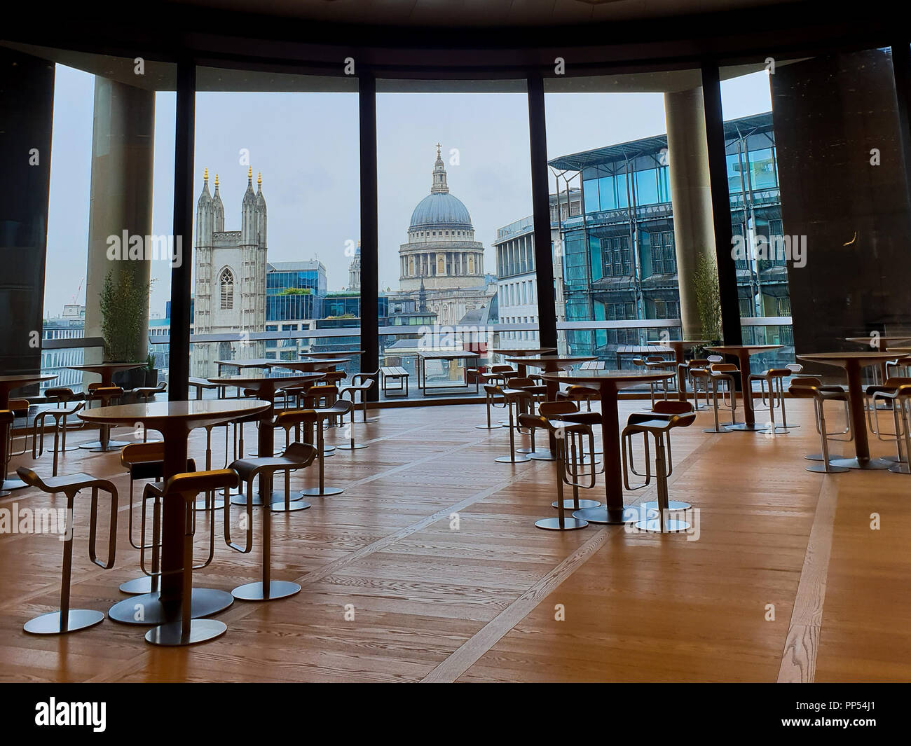 Bloomberg building london inside hi-res stock photography and images ...