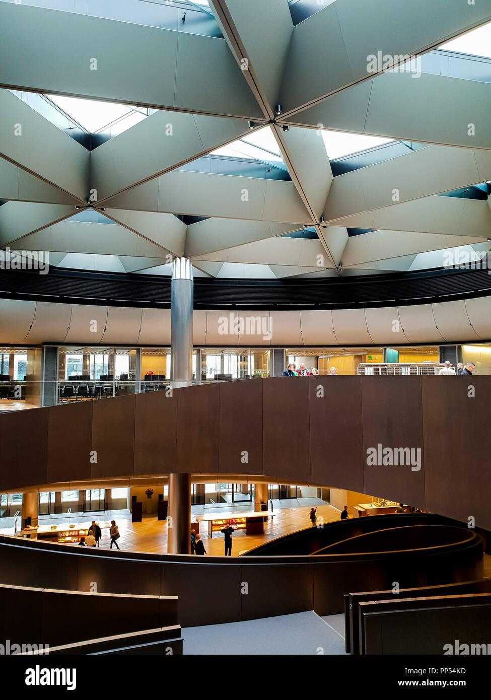 Bloomberg building london inside hi-res stock photography and images ...