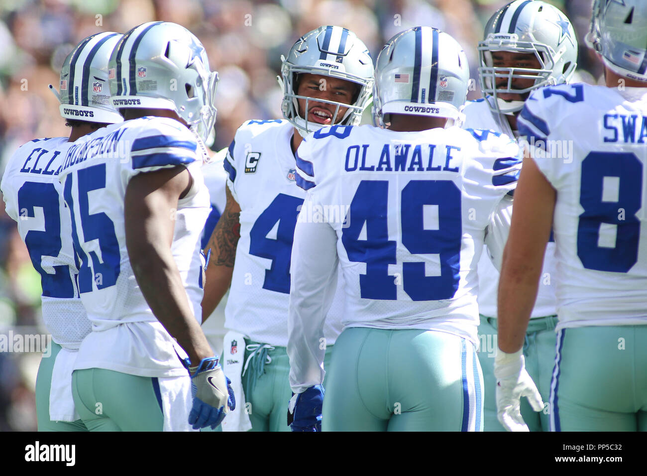 Seahawks huddle hi-res stock photography and images - Alamy