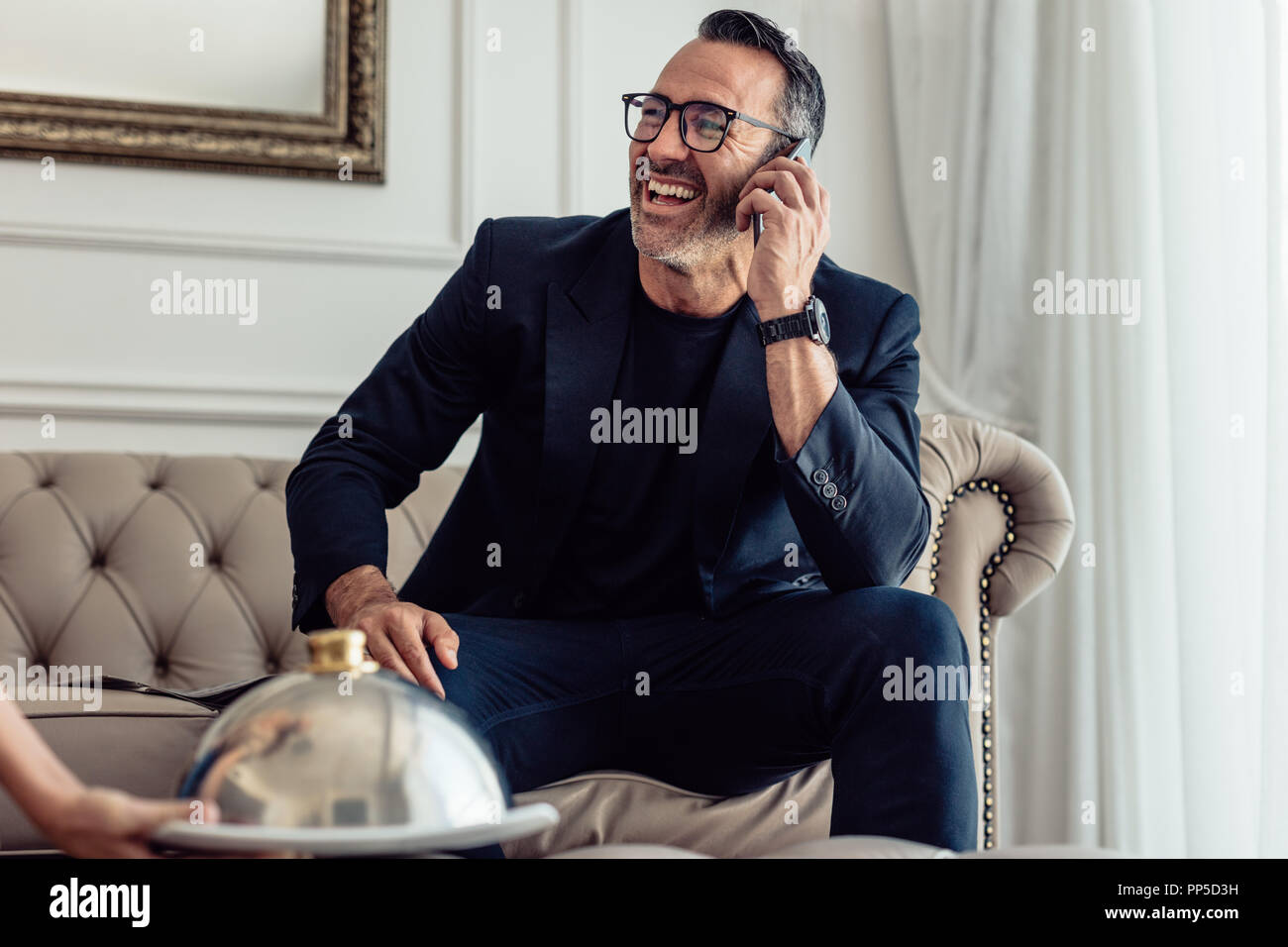 Room service waiter hi-res stock photography and images - Alamy