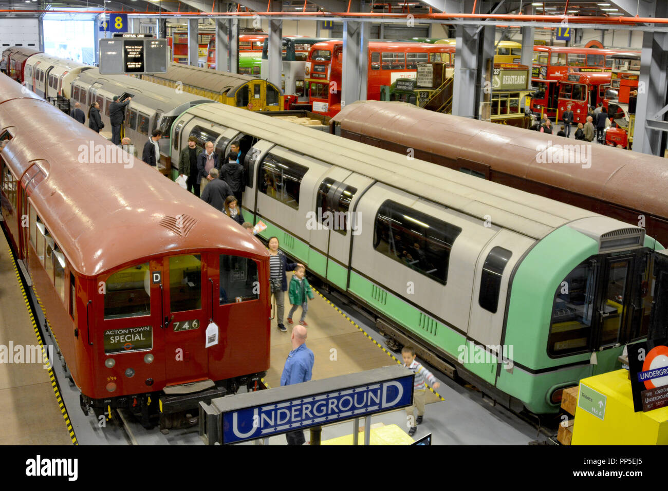 London underground tube drawings hi-res stock photography and images ...