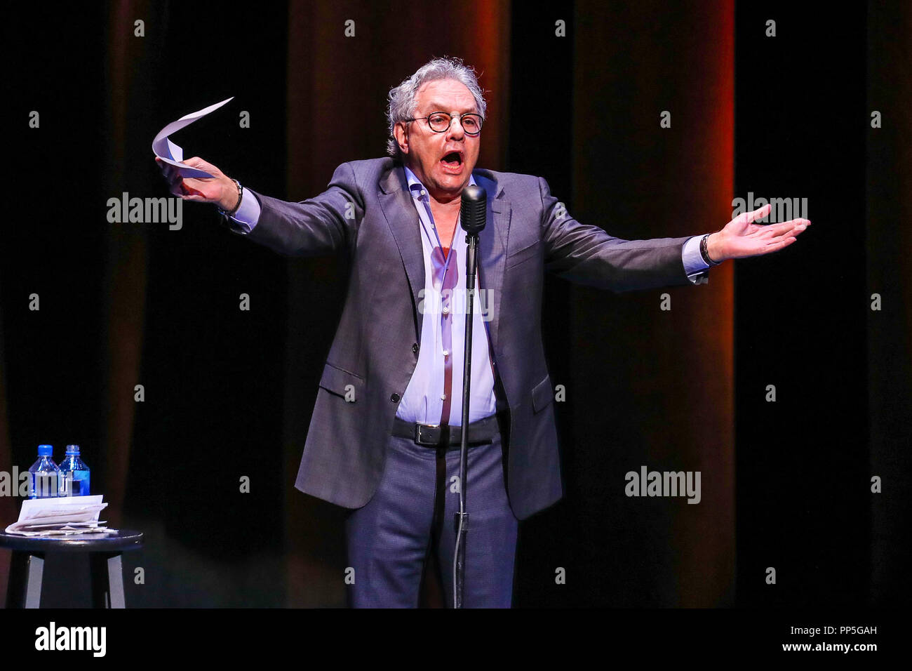 Lewis black comedian hi-res stock photography and images - Alamy