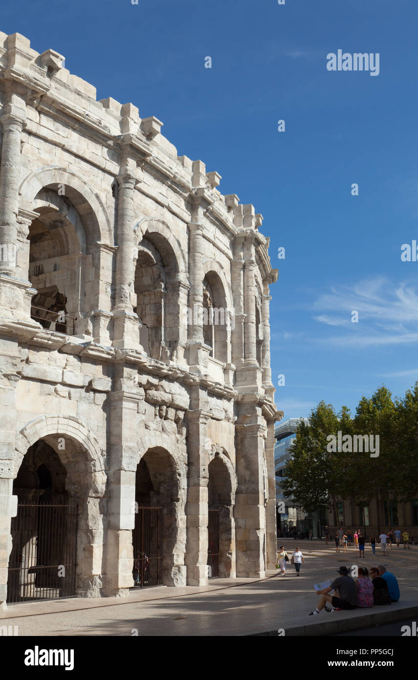 Nimes france street hi-res stock photography and images - Alamy