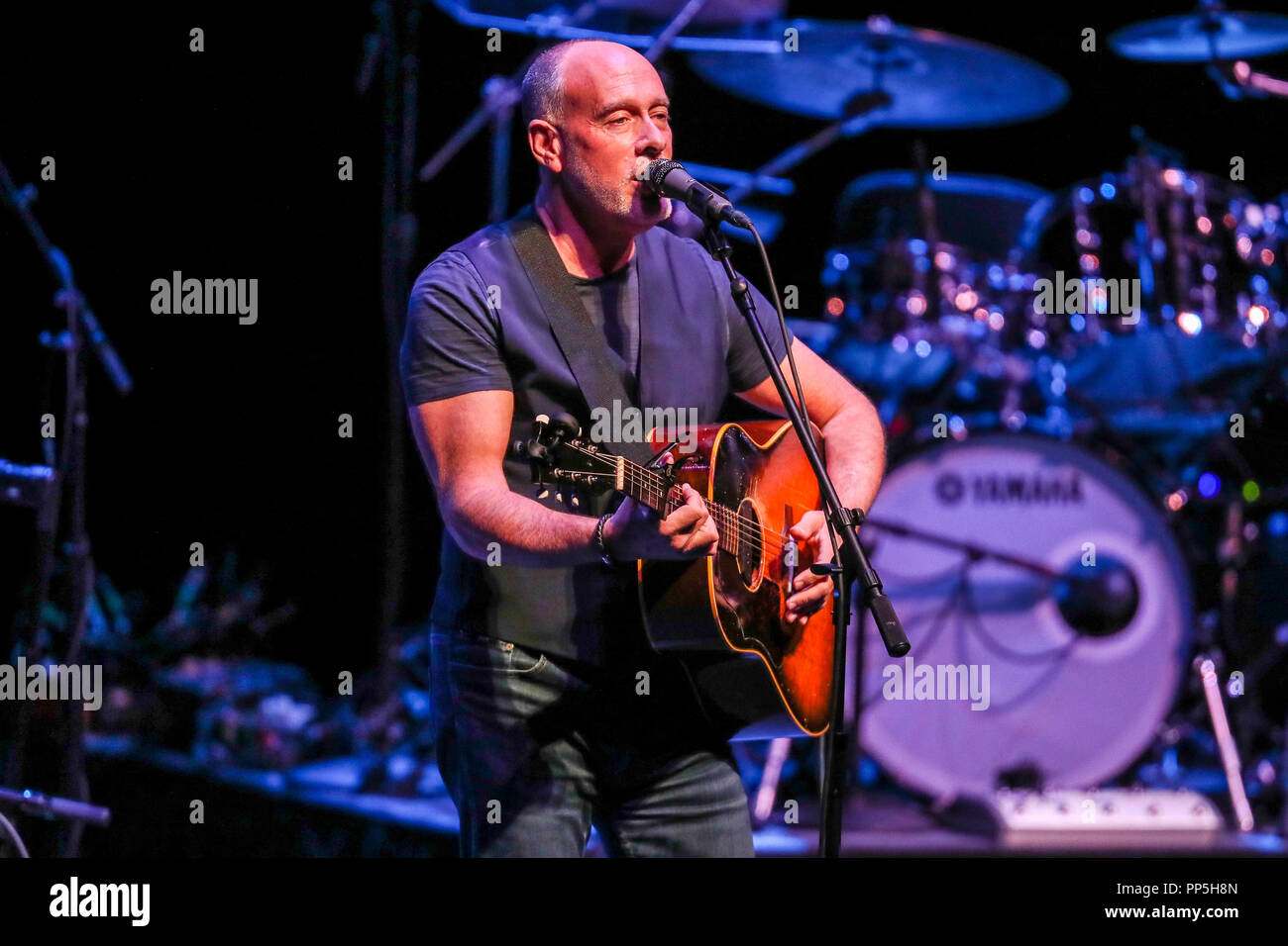 Best singer songwriter album award hi-res stock photography and images ...