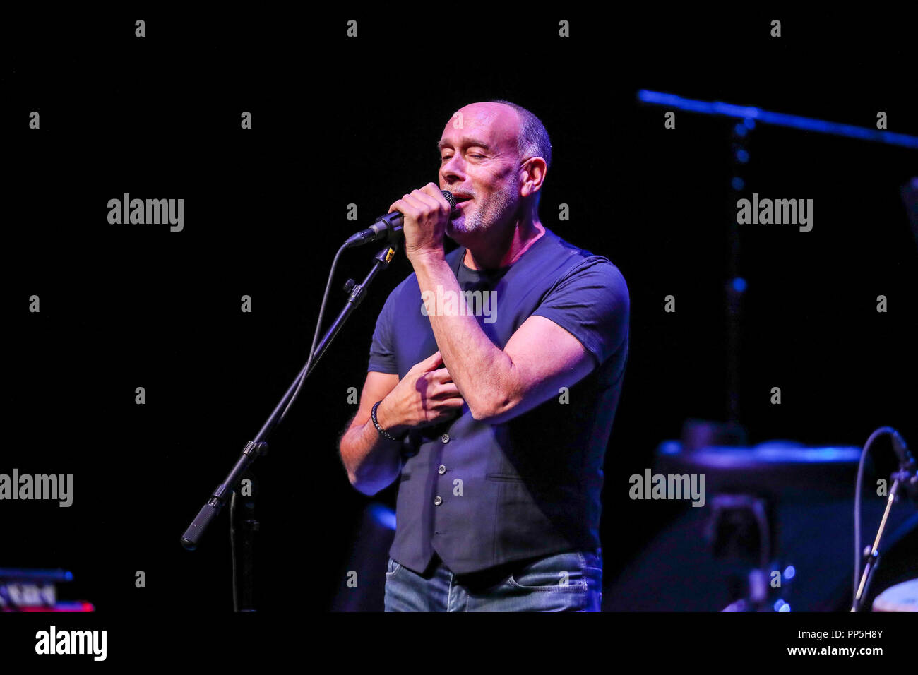 Band performing in memphis hi-res stock photography and images - Alamy