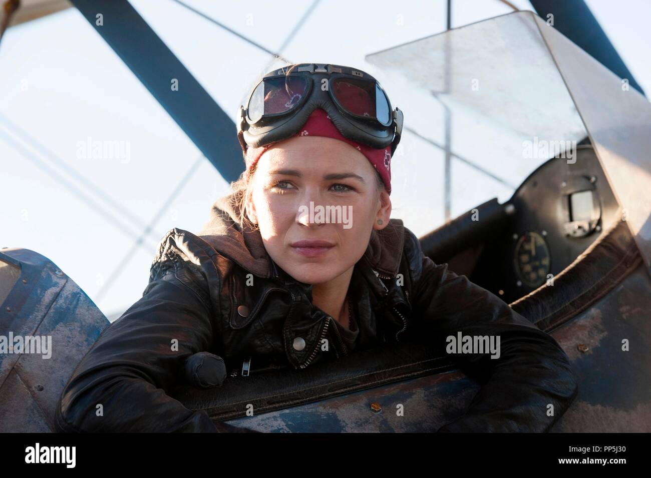 Original film title: THE SPACE BETWEEN US. English title: THE SPACE ...