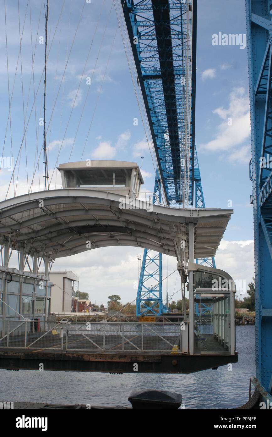 Puente transportador tees puente transportador hi-res stock photography ...