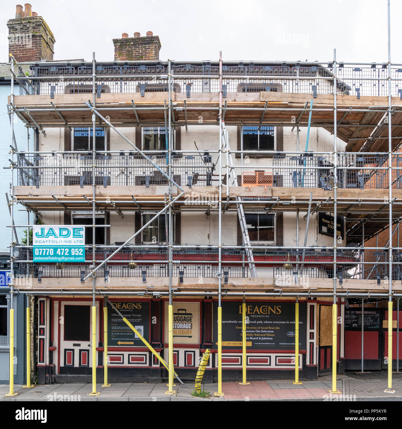 Scaffolding on building Stock Photo - Alamy