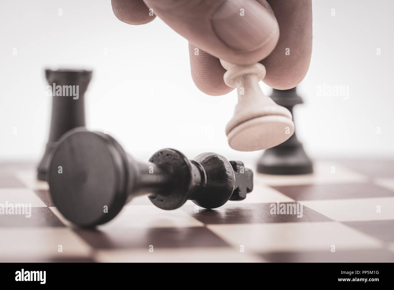 King on board hi-res stock photography and images - Alamy