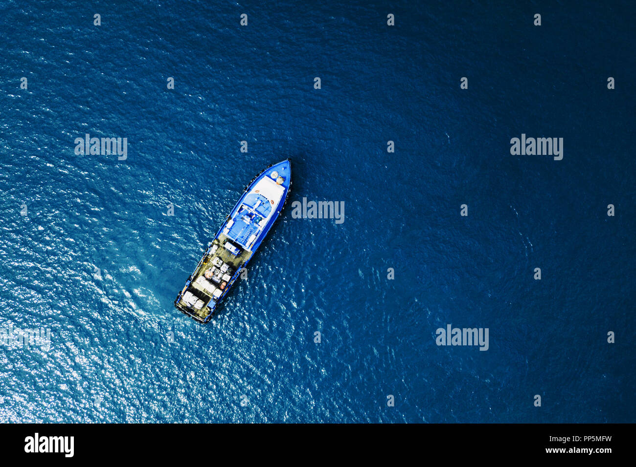 ship in ocean top view Stock Photo - Alamy